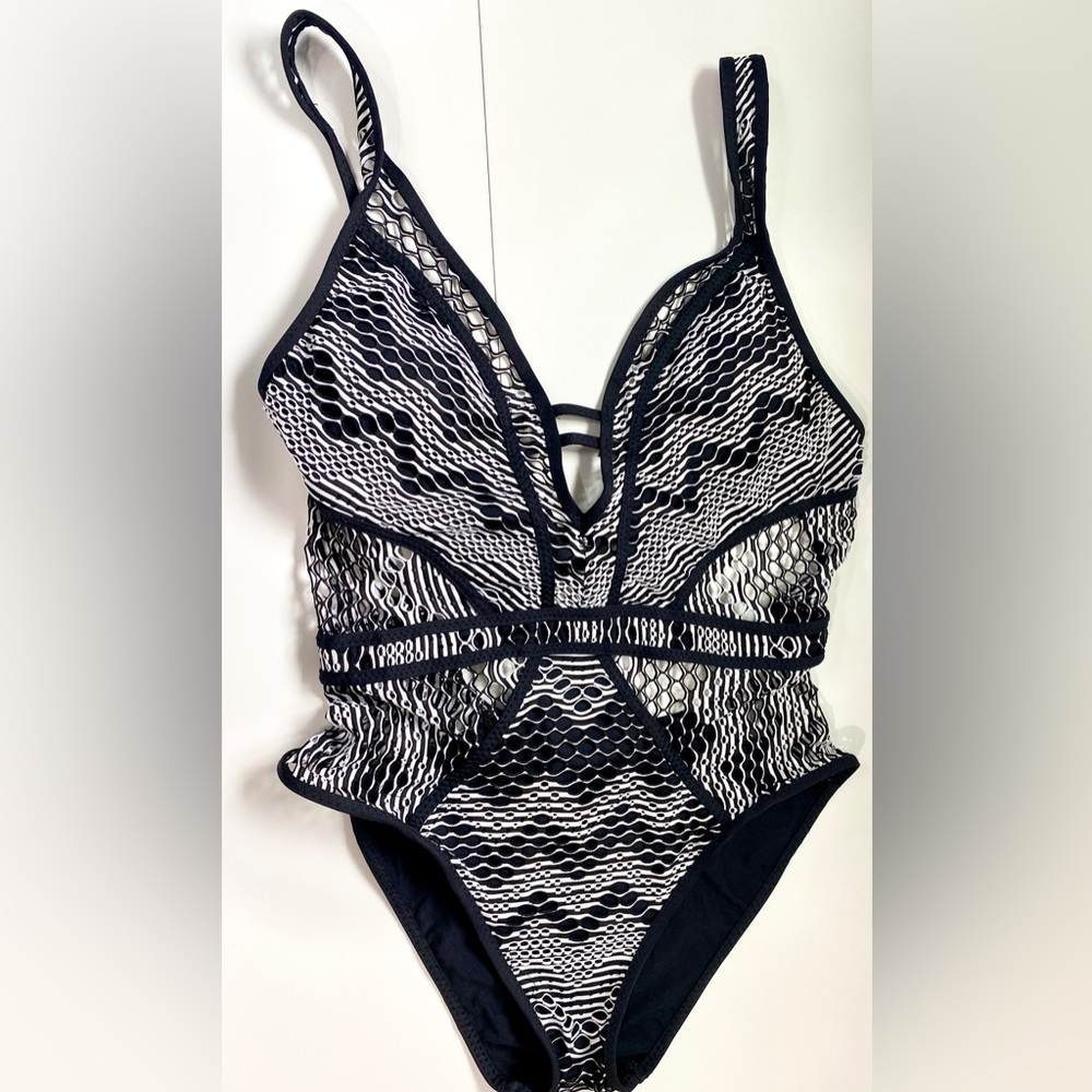 Becca One Piece Black And White Mesh Swim Suit Sz S/P - Gem
